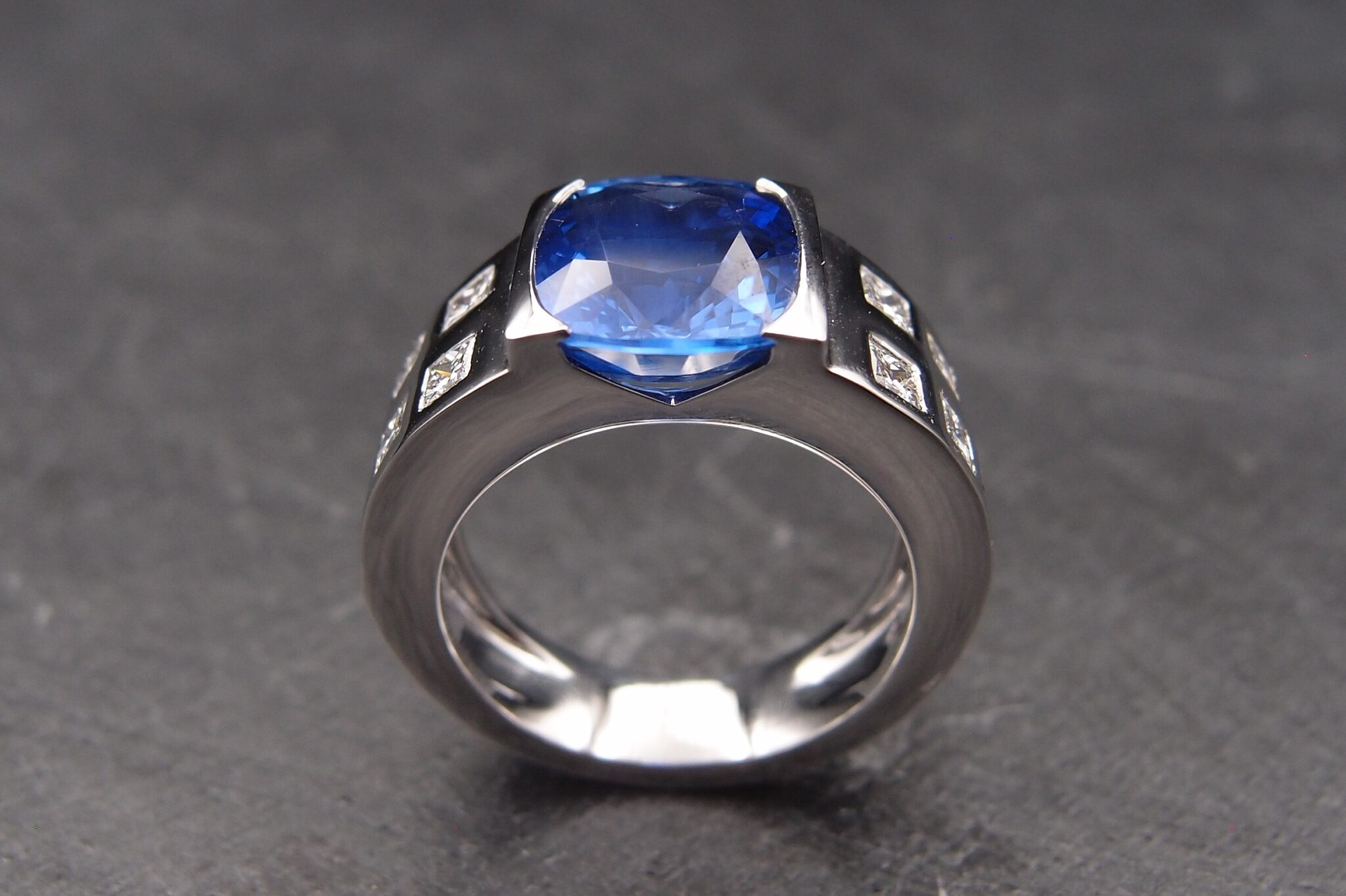 BAGUE SAPHIR EMERAUDE ET DIAMANTS - Vanhoye